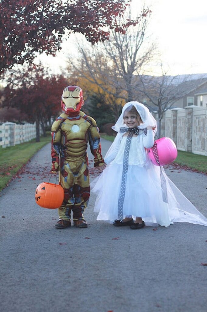 16 DIY Ghost Costume Ideas For Fun Spookiness