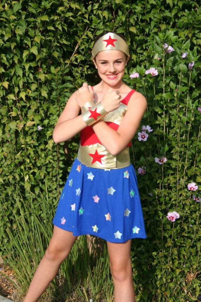 15 DIY Wonder Woman Costume Ideas To Look Like A Princess - Julie Ann Art