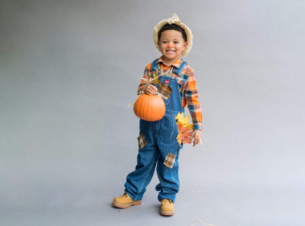 11 DIY Alien Costume Ideas For Space Fans To Try - Julie Ann Art