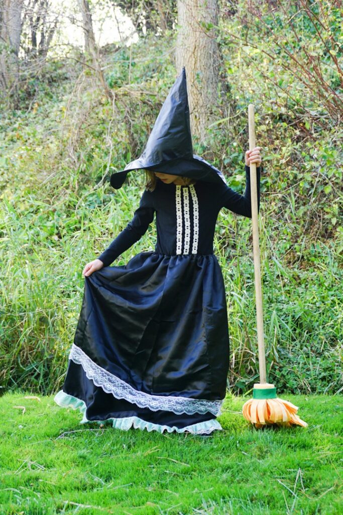 15 DIY Witch Costume Ideas For Halloween - Julie Ann Art